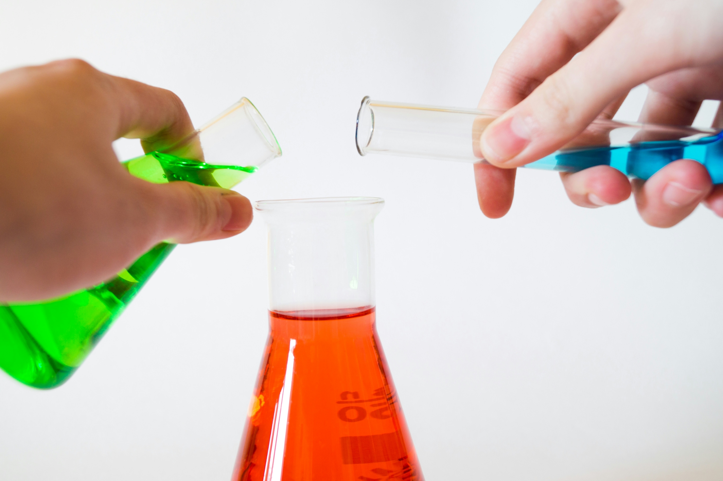 5 Simple Science Experiments You Can Do at Home for Kids and Beginners
