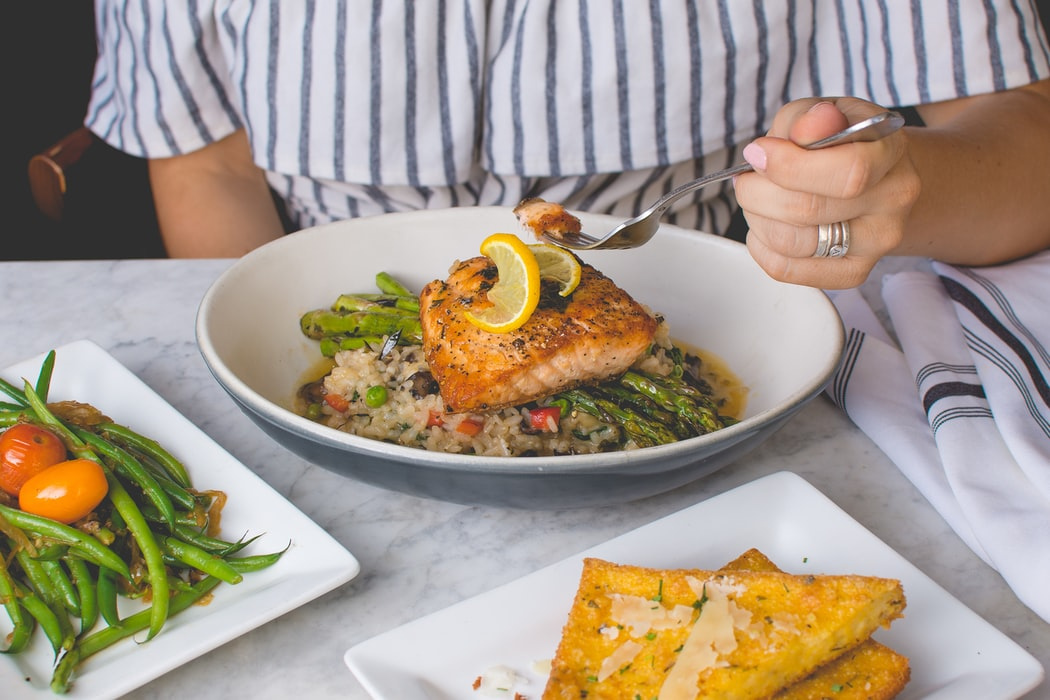 Can Eating Food Quickly Result in Becoming Overweight?